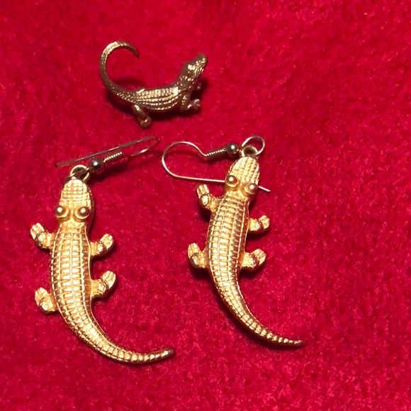 Unique Vintage | Jewelry | Vintage Ak Textured Gator Earrings With A ...